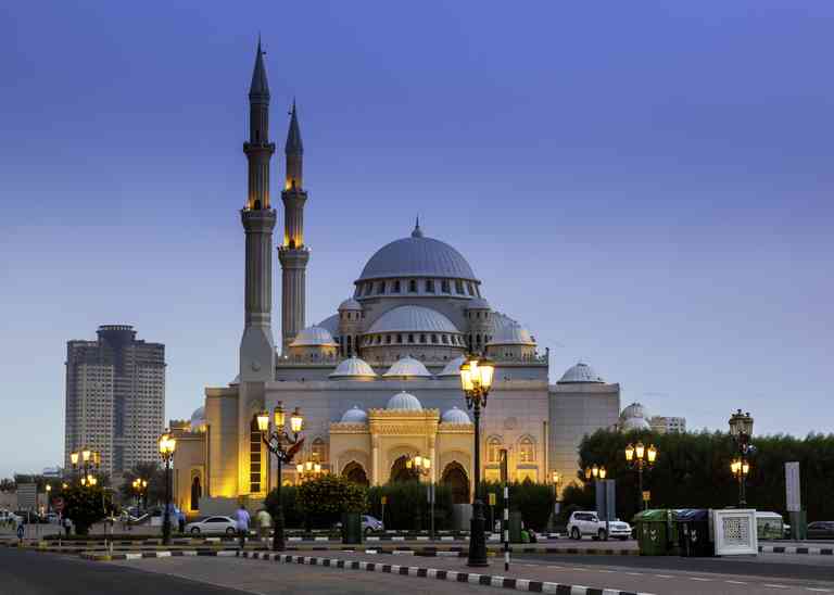 Dubai - Jebel Ali nach Al Maktoum International Airport DWC Transfer ...