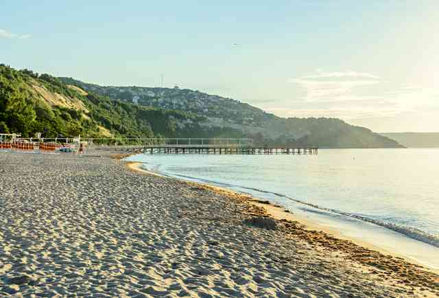 Private Day Trip from Varna to Balchik and Albena