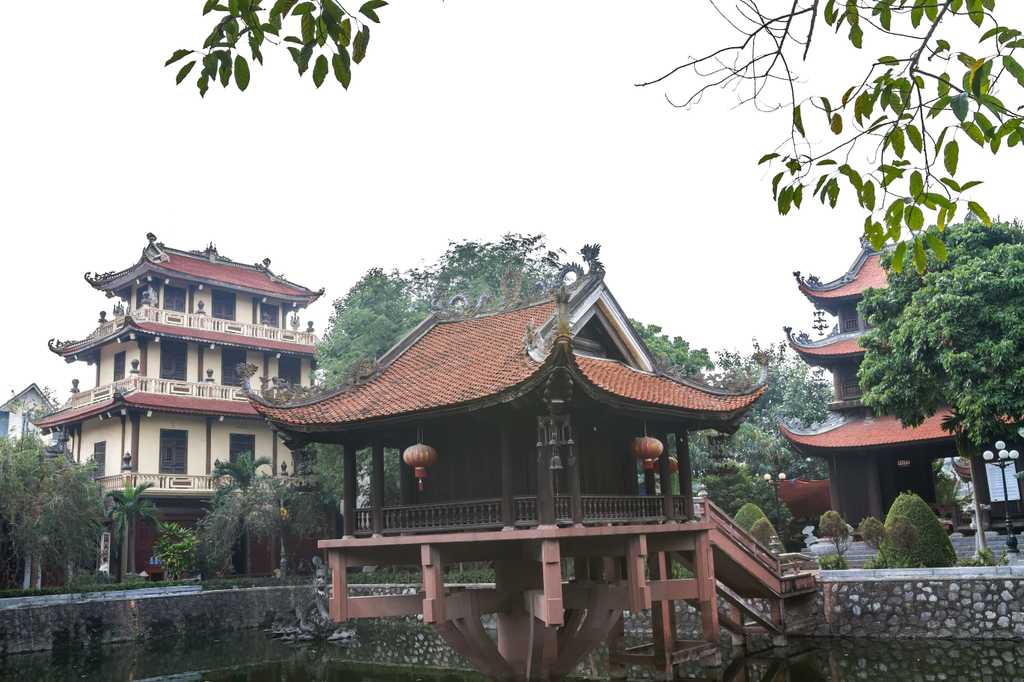 Private Day Trip from Hanoi to Du Hang Pagoda and Ba Vang Pagoda