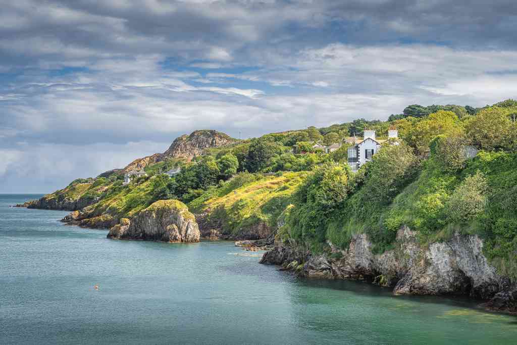 Private Day Trip from Dublin to Howth Cliff and Malahide Castle & Gardens