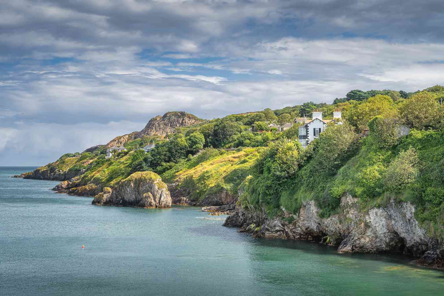 Private Day Trip from Dublin to Howth Cliff and Malahide Castle & Gardens