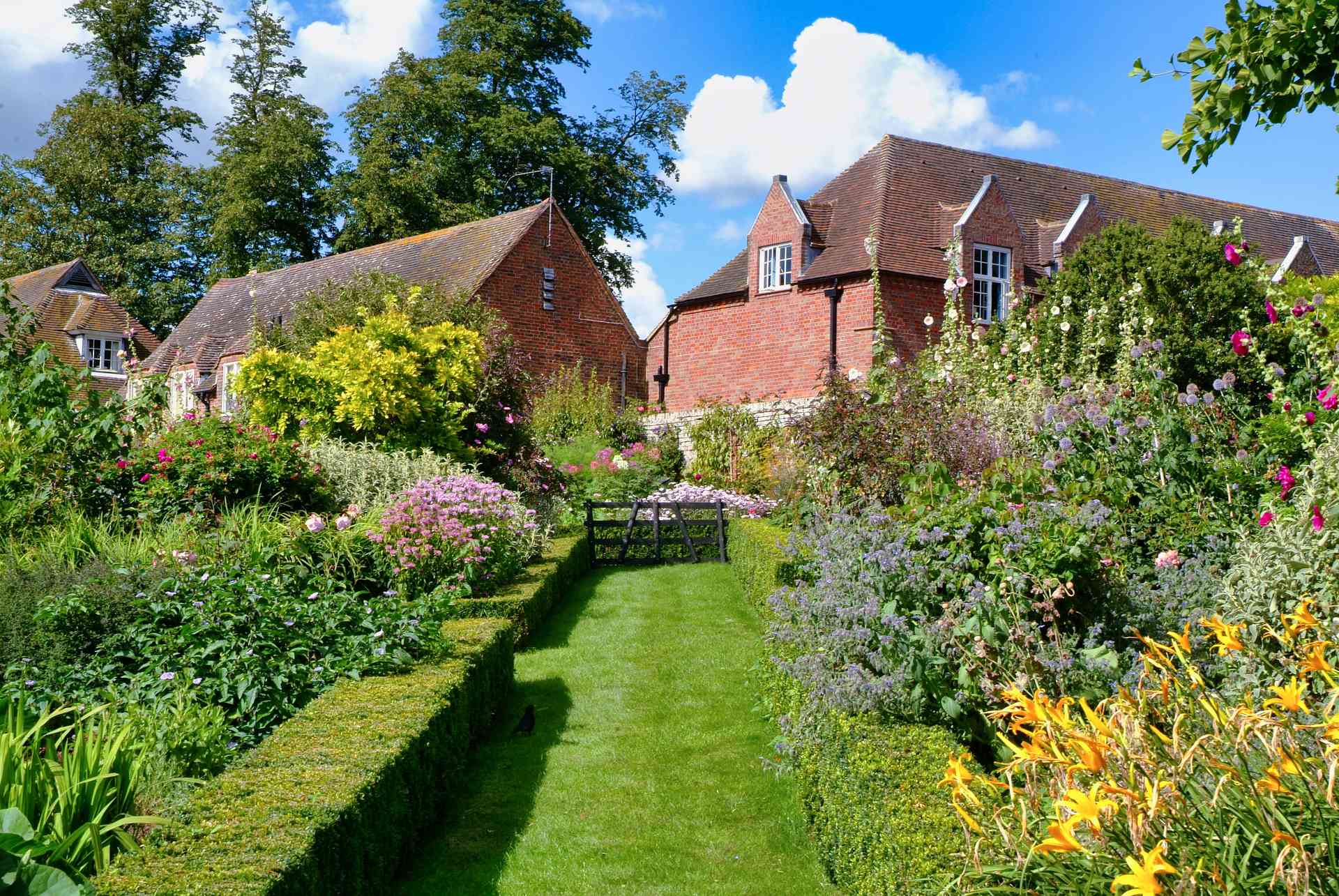 Private Day Trip from London to Leeds Castle and Canterbury
