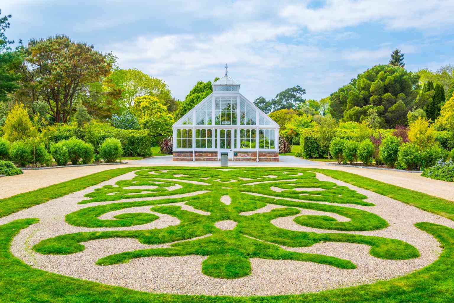 Private Day Trip from Dublin to Howth Cliff and Malahide Castle & Gardens