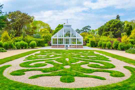 Private Day Trip from Dublin to Howth Cliff and Malahide Castle & Gardens