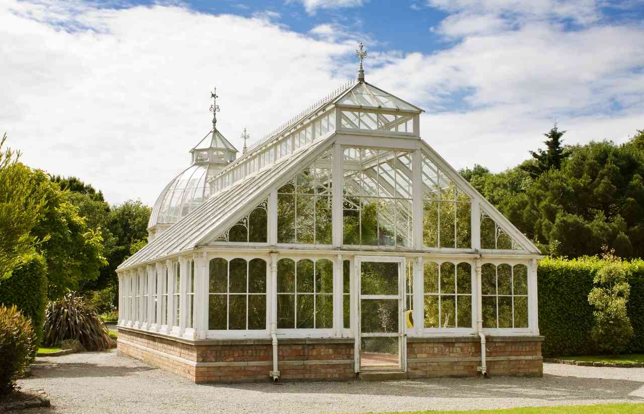Private Day Trip from Dublin to Howth Cliff and Malahide Castle & Gardens