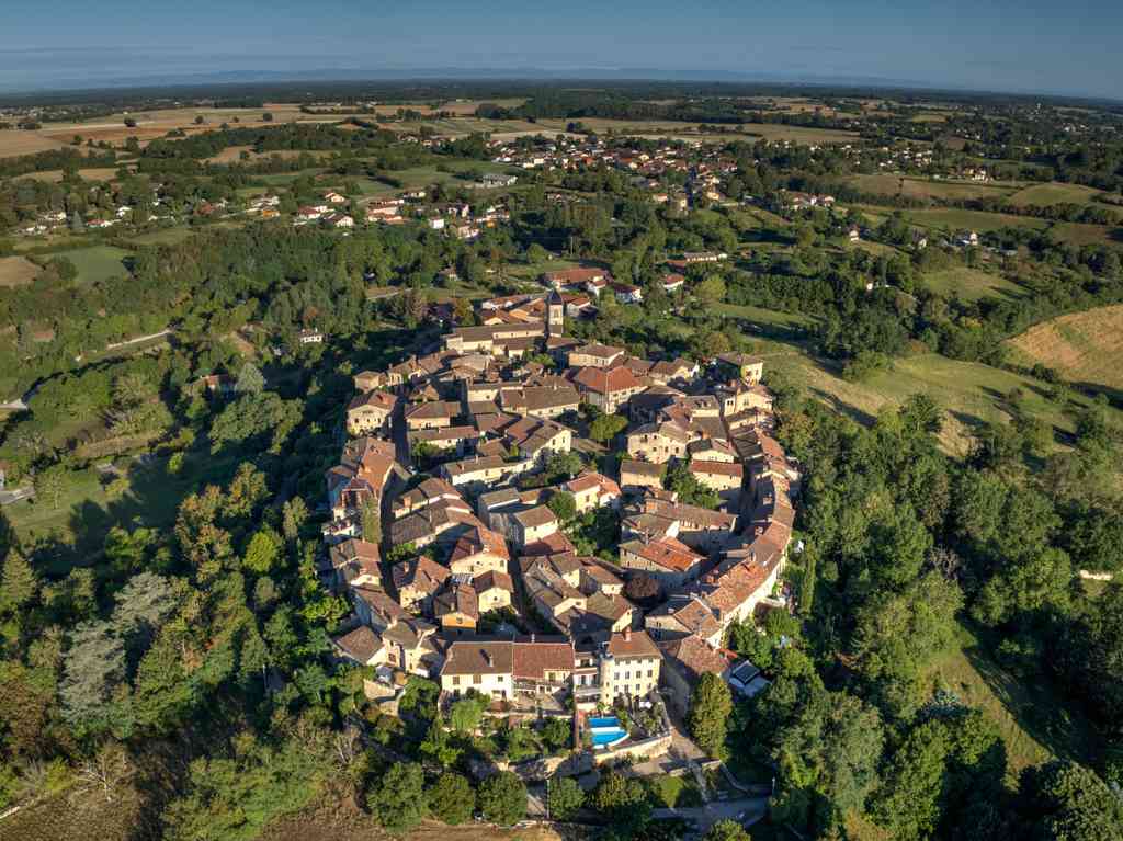 Private Day Trip from Lyon to Perouges and Back