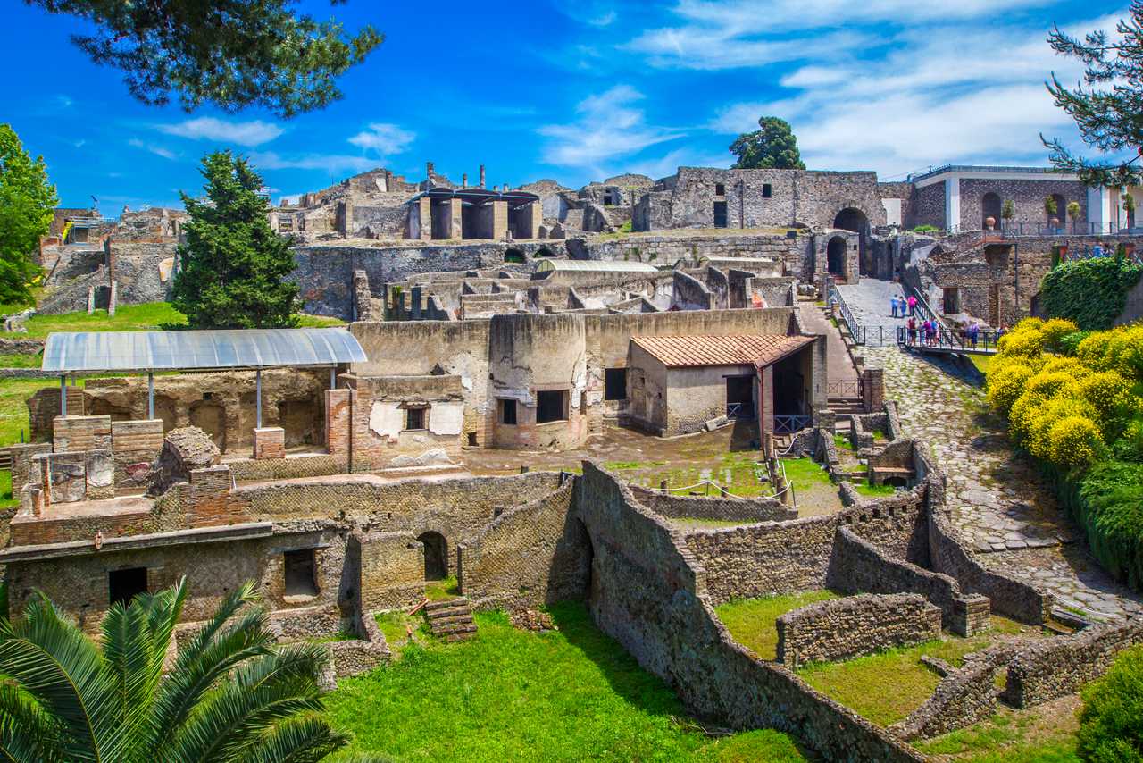 Private Day Trip from Naples to Pompeii and Back