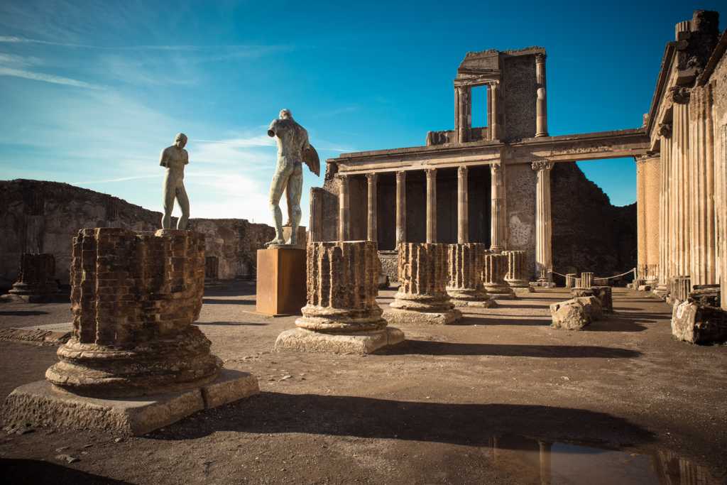 Private Day Trip from Naples to Pompeii and Back