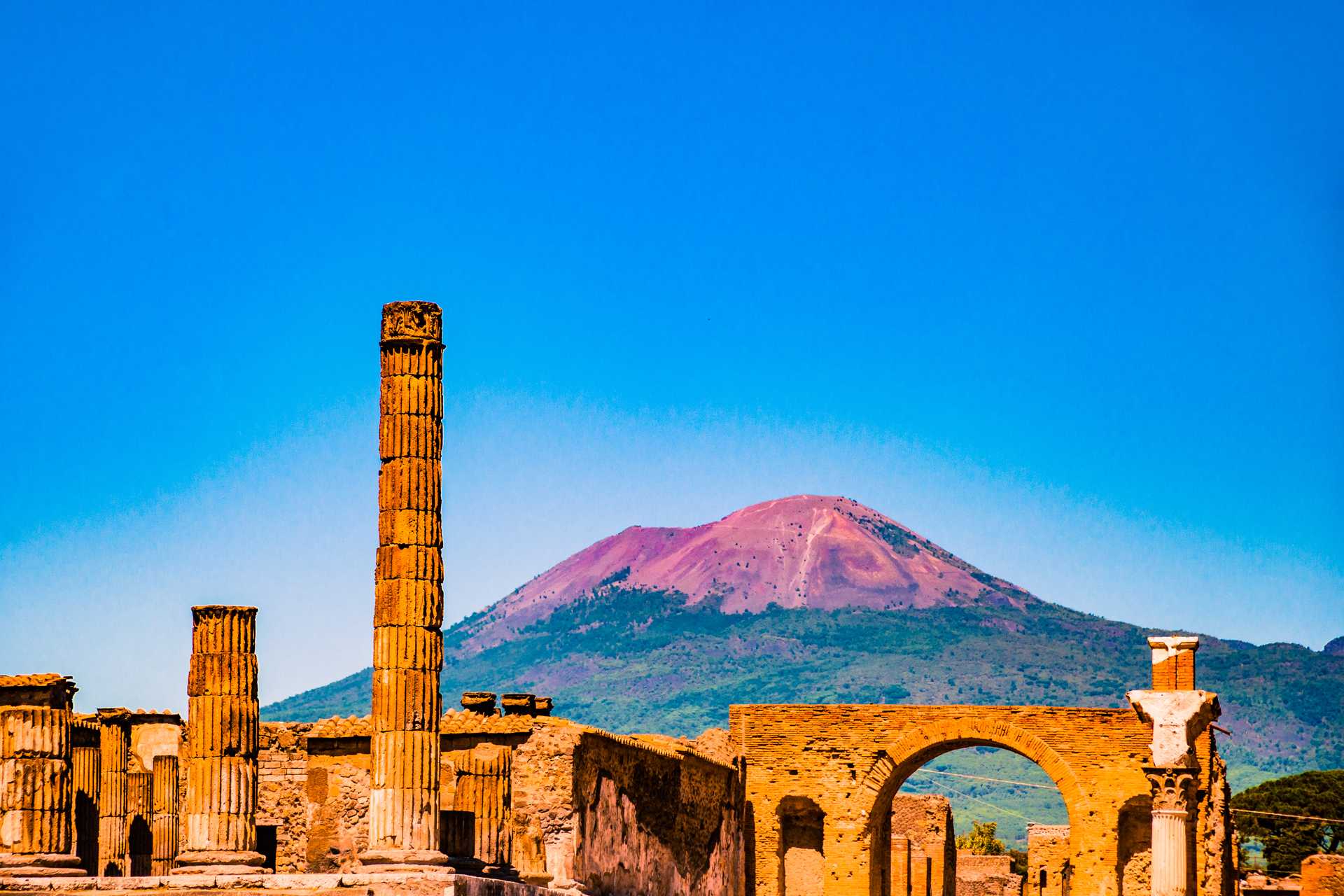Private Day Trip from Naples to Pompeii and Back
