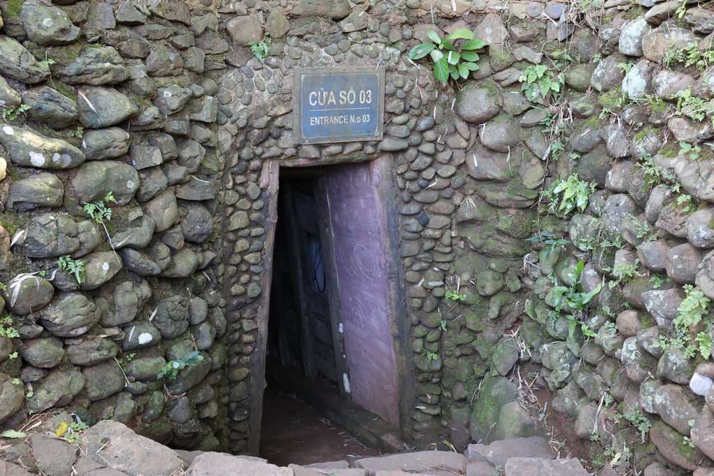 Private Day Trip from Hue to Quang Tri and Vinh Moc Tunnels
