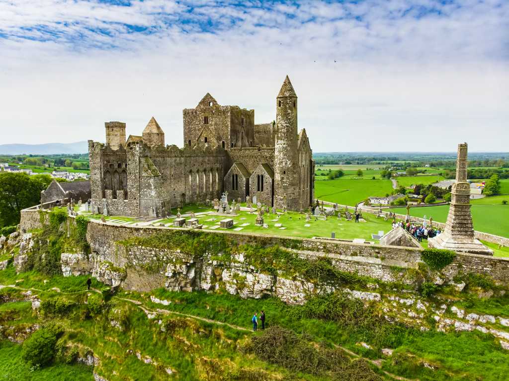 Private Day Trip from Limerick to Rock of Cashel and Back