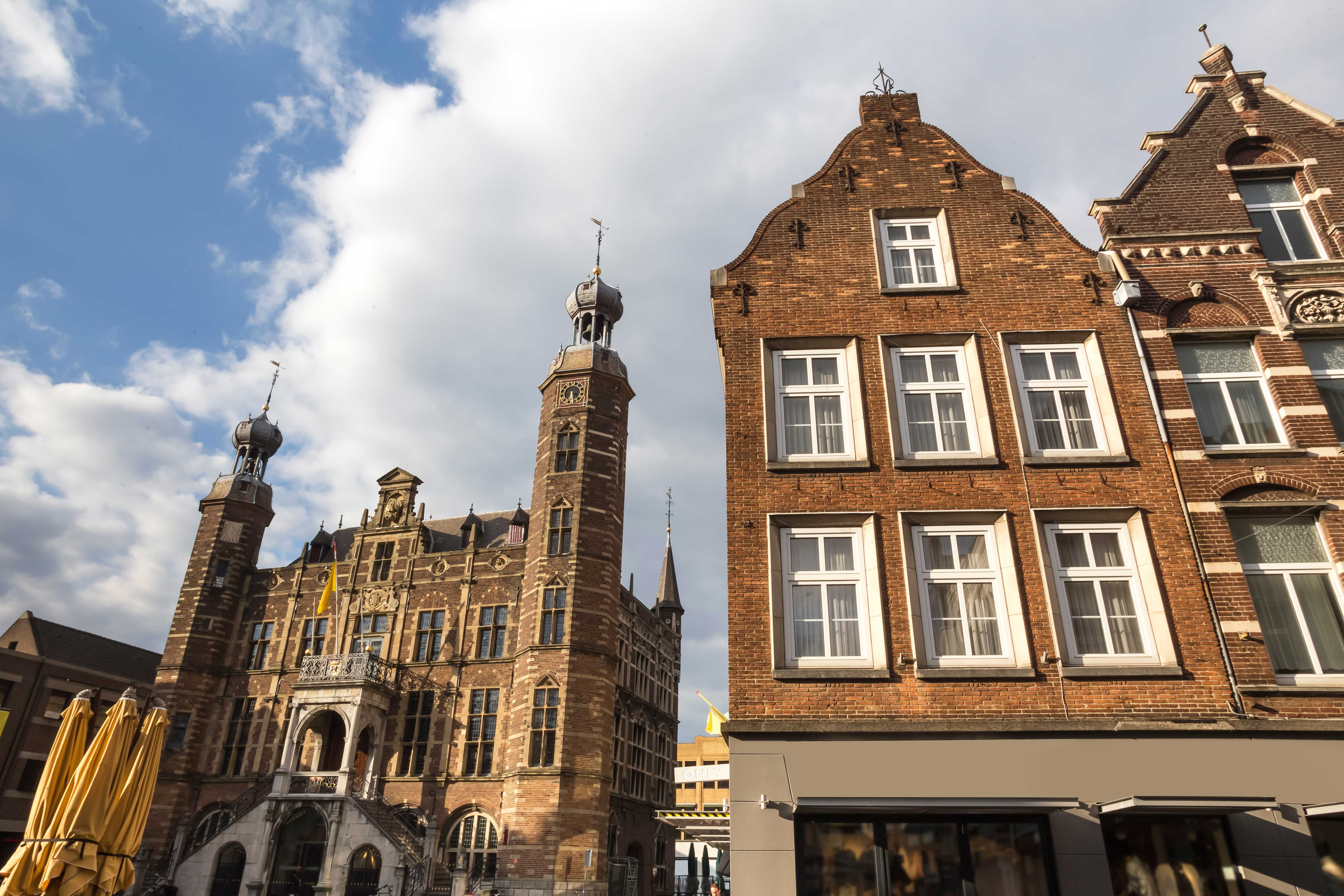 Amsterdam Airport Schiphol to Venlo Transfer | Daytrip