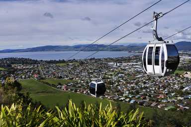 Private Day Trip from Auckland to Matamata and Volcanic Hills Winery
